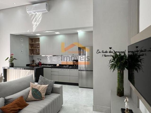 Casa para venda em Parque Universitário de 144.00m² com 3 Quartos, 1 Suite e 2 Garagens