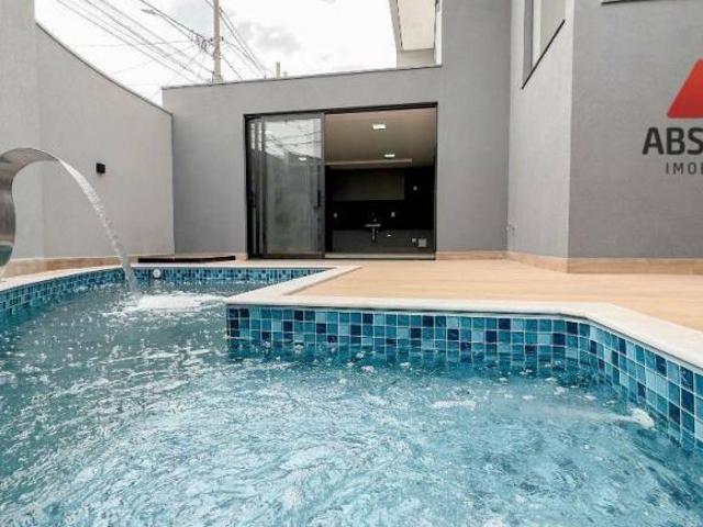 Casa para venda em Parque Universitário de 190.00m² com 3 Quartos, 1 Suite e 2 Garagens