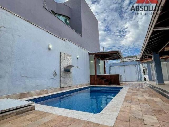 Casa para venda em Parque Universitário de 220.00m² com 3 Quartos, 1 Suite e 4 Garagens