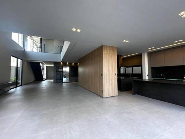 Casa para venda em Parque Universitário de 410.00m² com 4 Quartos, 4 Suites e 4 Garagens