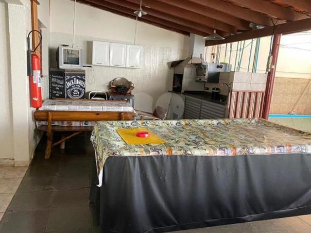 Casa para venda em Parque Via Norte de 250.00m² com 3 Quartos, 1 Suite e 4 Garagens