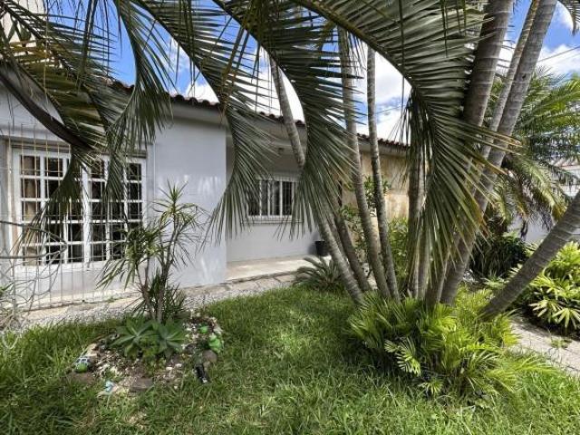 Casa para Venda em Pelotas, Areal, 2 dormitórios, 1 suíte, 4 banheiros, 4 vagas