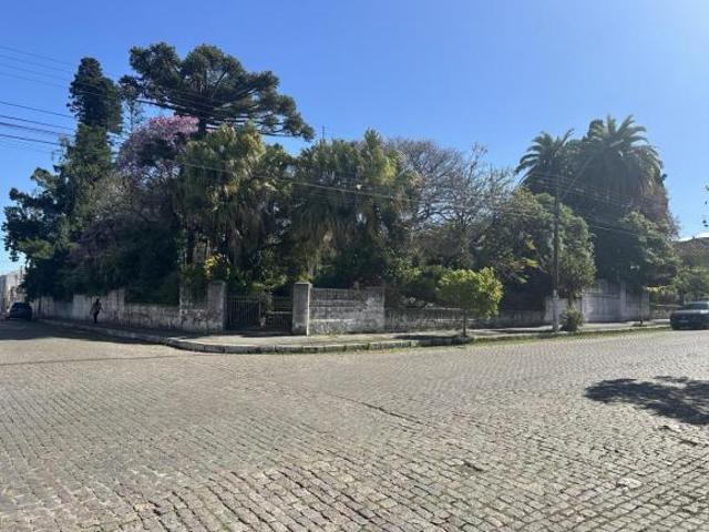 Casa para Venda em Pelotas, Centro, 3 dormitórios, 2 banheiros, 1 vaga
