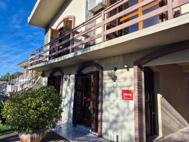 Casa para Venda em Pelotas, Centro, 4 dormitórios, 1 suíte, 4 banheiros, 2 vagas