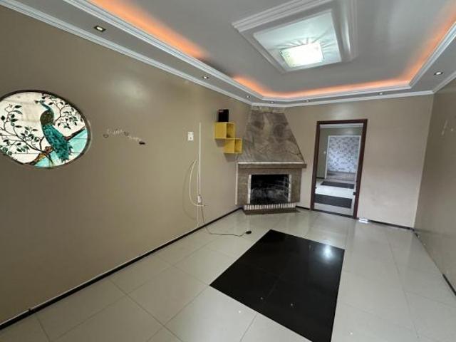 Casa para Venda em Pelotas, Fragata, 6 dormitórios, 2 suítes, 5 banheiros, 3 vagas