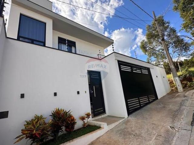 Casa para venda em Penha de 185.00m² com 3 Quartos, 1 Suite e 3 Garagens