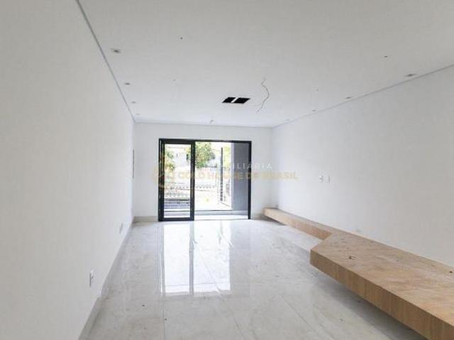 Casa para venda em Penha De França de 260.00m² com 3 Quartos, 3 Suites e 7 Garagens