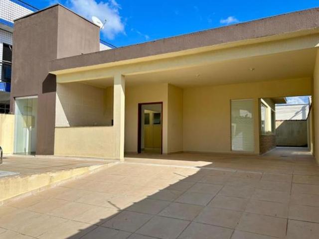 Casa para Venda em Peruíbe, possui 3 dormitórios, 1 suíte, 2 banheiros, 3 vagas