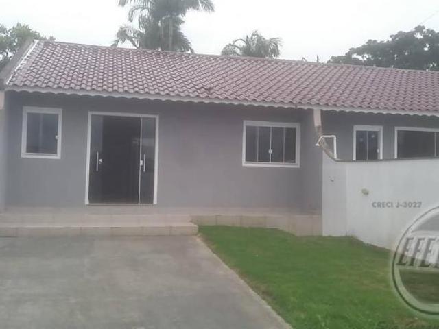 Casa para venda em Piçarras de 74.00m² com 2 Quartos e 2 Garagens