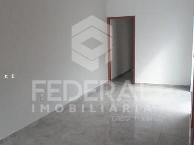 Casa para Venda em Pindamonhangaba, Vista Alegre, 2 dormitórios, 1 suíte, 2 banheiros, 2 vagas