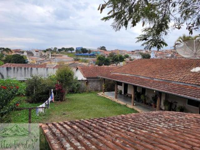 Casa para Venda em Pinhalzinho, 3 dormitórios, 1 suíte, 2 banheiros, 3 vagas