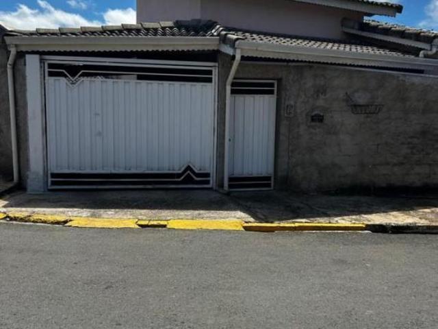 Casa para Venda em Pinhalzinho, 4 dormitórios, 1 suíte, 1 banheiro, 4 vagas