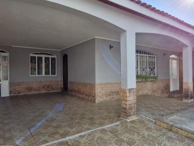 Casa para Venda em Pinhalzinho, Centro, 3 dormitórios, 2 banheiros, 3 vagas