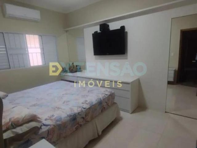 Casa para venda em Pinheiros de 261.00m² com 3 Quartos, 1 Suite e 2 Garagens