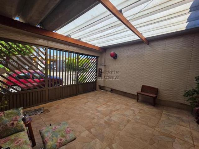 Casa com 03 dormitórios, no Jardim Imperador á 400 metros!