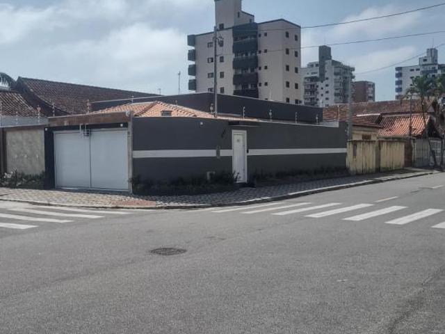 Casa para Venda em Praia Grande, Tupi, 3 dormitórios, 2 suítes, 1 banheiro, 2 vagas