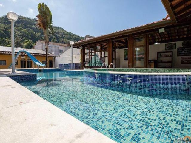 Casa para venda em Praia Da Enseada de 414.00m² com 8 Quartos, 6 Suites e 4 Garagens