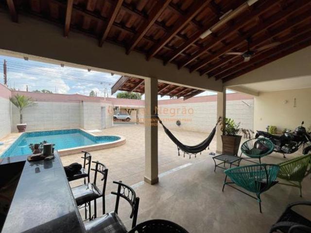 Casa para Venda em Presidente Prudente, Parque Residencial Nosaki, 4 dormitórios, 2 suítes, 4 banhei