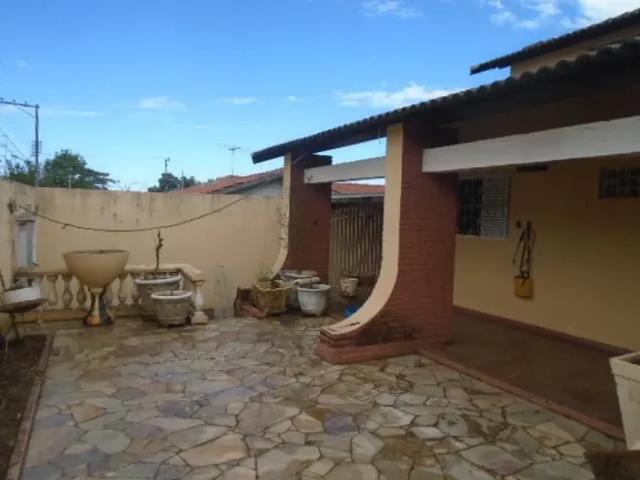 Casa para Venda em Presidente Prudente, PAULISTA, 3 dormitórios, 3 suítes, 2 banheiros, 2 vagas