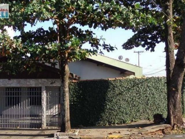 Casa para venda em Prezotto de 236.00m² com 3 Quartos, 1 Suite e 7 Garagens