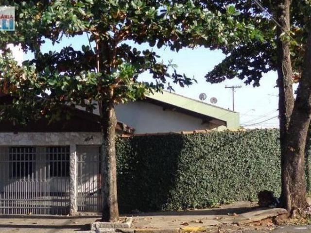 Casa para venda em Prezotto de 236.00m² com 3 Quartos, 1 Suite e 7 Garagens