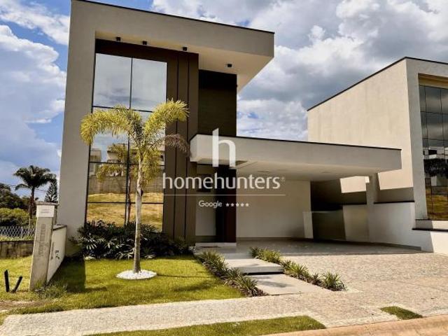 Casa para venda em Roncáglia de 175.00m² com 3 Quartos, 3 Suites e 4 Garagens