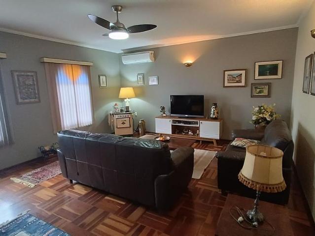 Casa para venda em Jardim Santana em Campinas São Paulo de 194.00m² com 4 Quartos, 2 Suítes e 4 Garagens