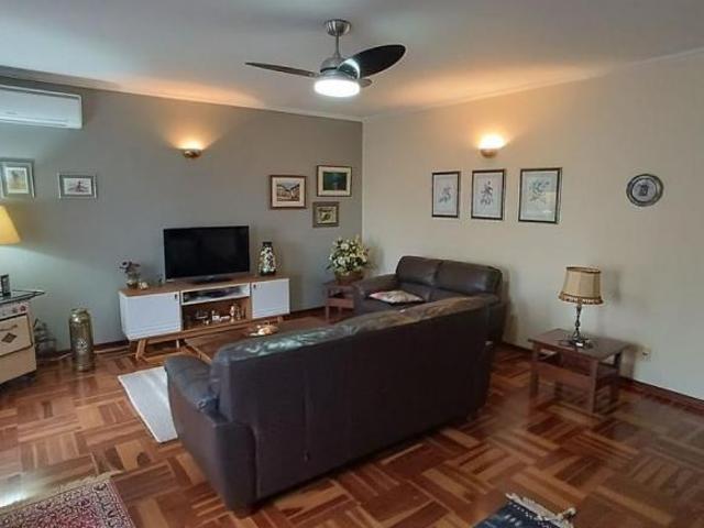 Casa para venda em Roncáglia de 194.00m² com 4 Quartos, 2 Suites e 4 Garagens