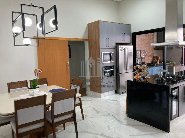 Casa para venda em Roncáglia em Valinhos São Paulo de 253.00m² com 3 Quartos, 3 Suítes e 6 Garagens