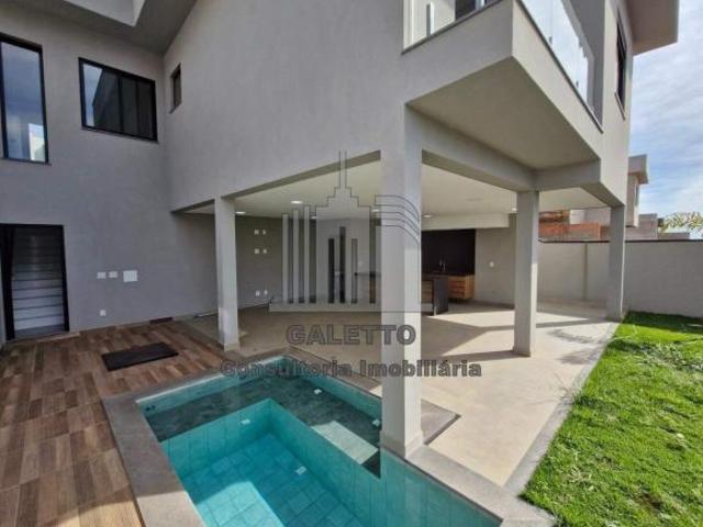 Casa para venda em Roncáglia de 222.00m² com 3 Quartos, 2 Suites e 4 Garagens