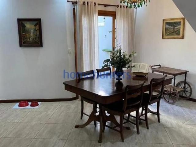 Casa para venda em Roncáglia de 236.00m² com 3 Quartos, 3 Suites e 4 Garagens