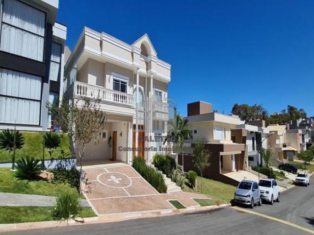 Casa para venda em Roncáglia de 396.00m² com 3 Quartos, 3 Suites e 2 Garagens