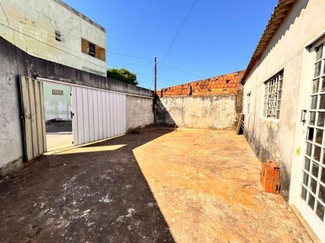 Casa para Venda em RA XIII Santa Maria, Santa Maria, 2 dormitórios, 1 banheiro, 5 vagas
