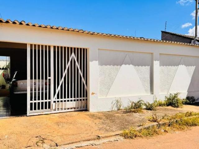 Casa para Venda em RA XIII Santa Maria, Santa Maria, 3 dormitórios, 1 banheiro, 1 vaga