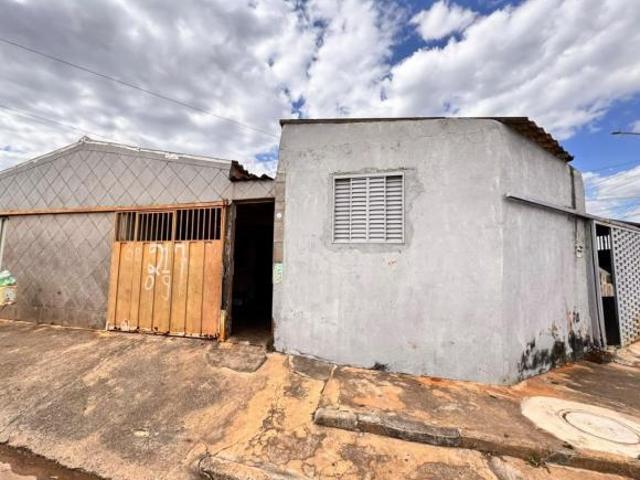 Casa para Venda em RA XIII Santa Maria, Santa Maria, 3 dormitórios, 2 banheiros, 2 vagas