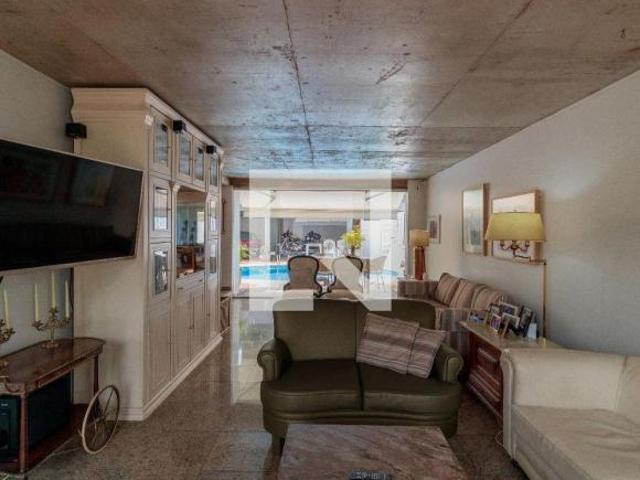 Casa para venda em Real Parque de 240.00m² com 4 Quartos, 3 Suites e 3 Garagens