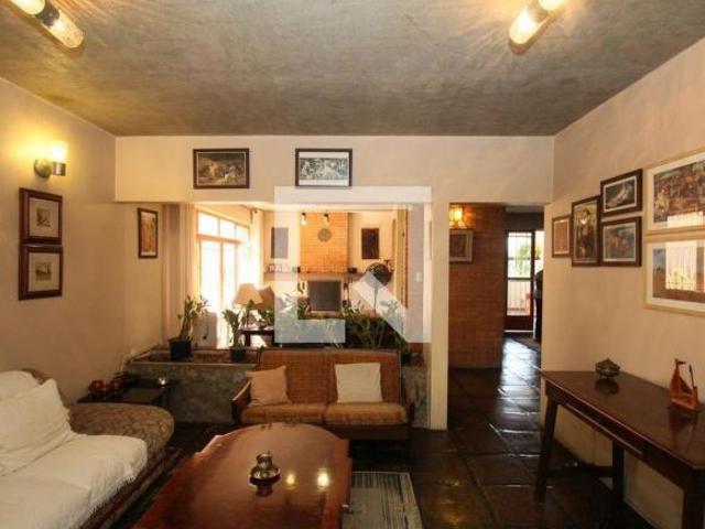 Casa para venda em Real Parque de 346.00m² com 4 Quartos, 1 Suite e 3 Garagens