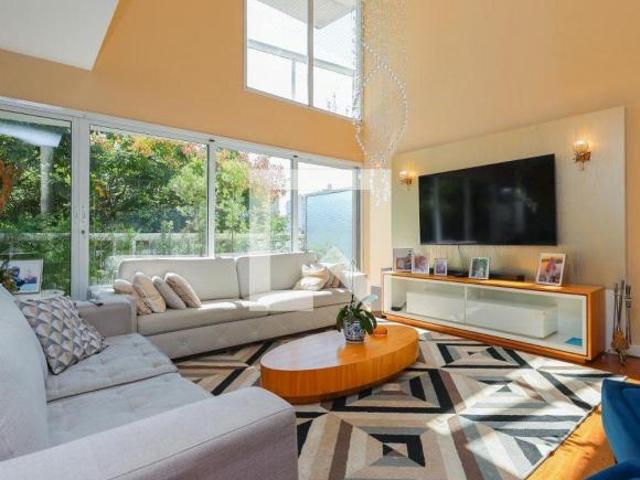 Casa para venda em Real Parque de 347.00m² com 4 Quartos, 4 Suites e 6 Garagens