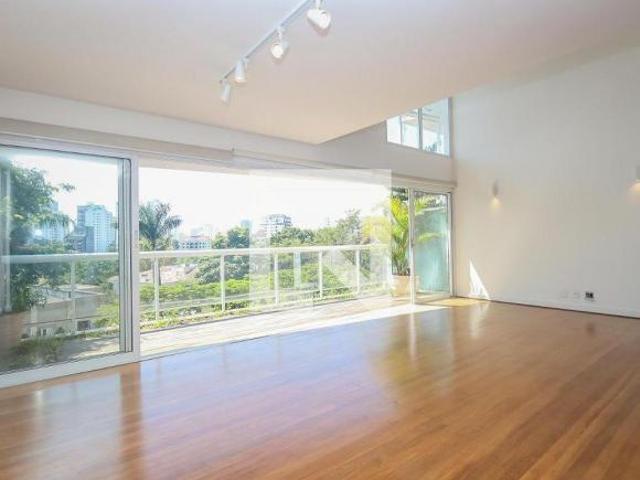 Casa para venda em Real Parque de 350.00m² com 3 Quartos, 3 Suites e 3 Garagens