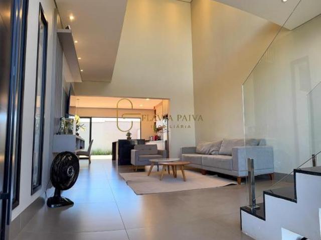 Casa para venda em Real Sul de 226.00m² com 3 Quartos, 3 Suites e 4 Garagens