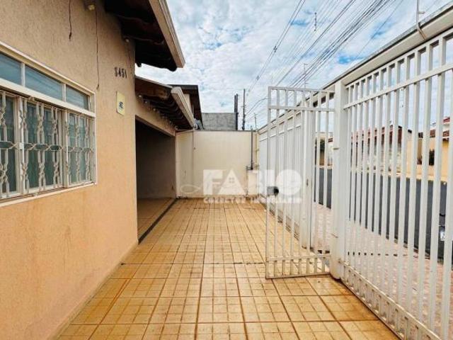 Casa para venda em Regissol I de 146.00m² com 3 Quartos, 1 Suite e 3 Garagens