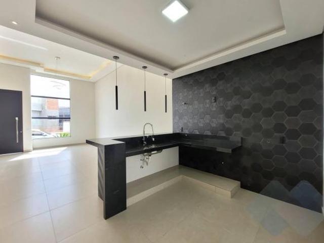 Casa para venda em Reserva Central Parque de 170.00m² com 3 Quartos, 3 Suites e 2 Garagens