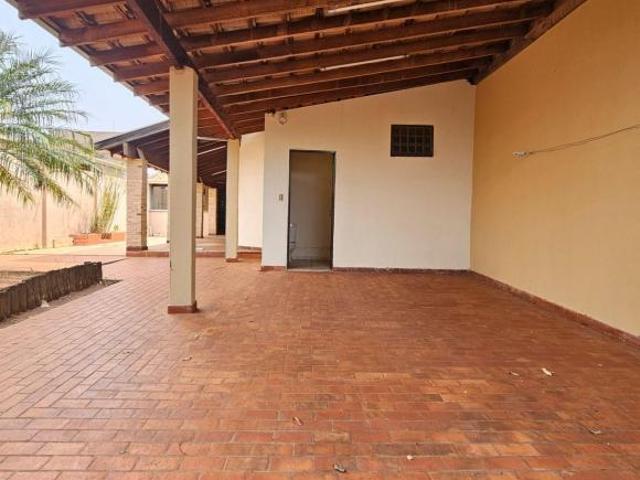 Casa para venda em Residencial Cambuy de 180.00m² com 2 Quartos, 1 Suite e 2 Garagens