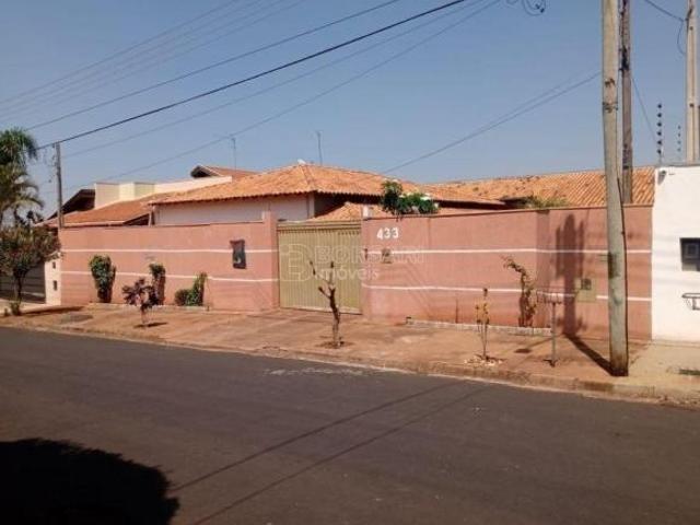 Casa para venda em Residencial Cambuy de 281.00m² com 4 Quartos e 7 Garagens