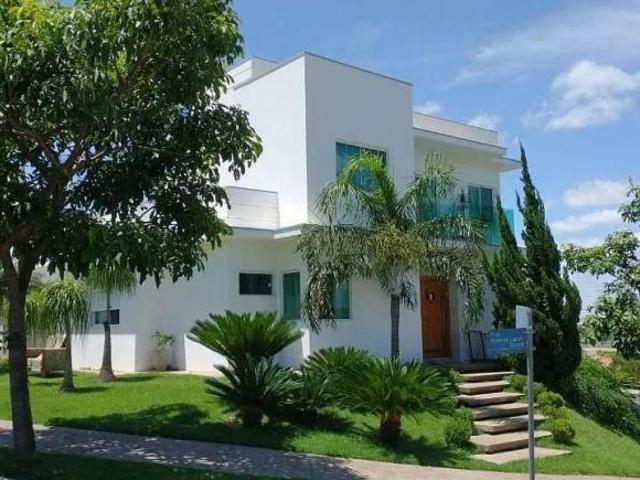 Casa para venda em Residencial Central Parque de 260.00m² com 3 Quartos, 1 Suite e 4 Garagens