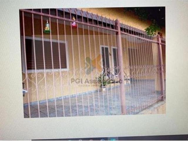 Casa para venda em Residencial Ana Célia de 180.00m² com 5 Quartos e 2 Garagens