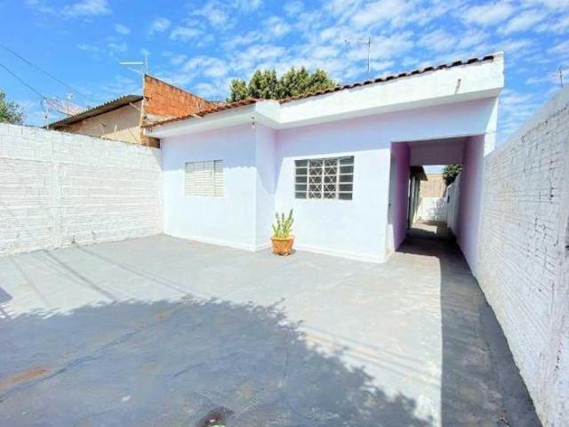 Casa para venda em Residencial Acapulco de 94.00m² com 2 Quartos e 2 Garagens