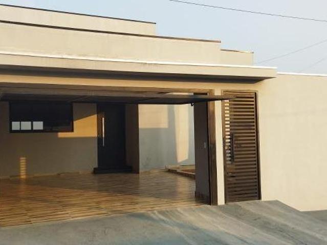 Casa para venda em Residencial Girassol de 120.00m² com 3 Quartos, 1 Suite e 2 Garagens