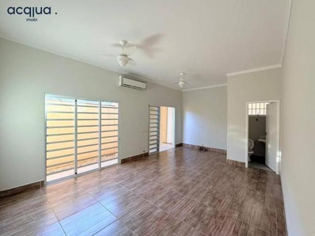 Casa para venda em Residencial Greenville de 140.00m² com 3 Quartos, 1 Suite e 3 Garagens