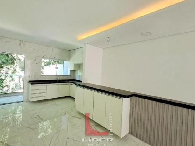 Casa para venda em Residencial Das Ilhas de 270.00m² com 3 Quartos, 1 Suite e 5 Garagens